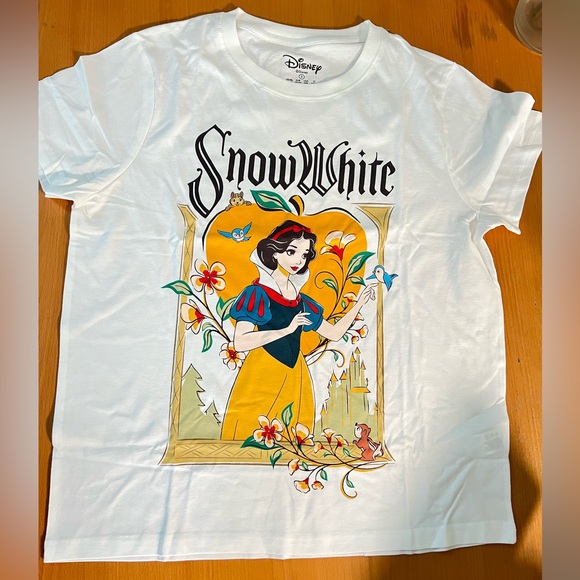 Disney | Tops | Disneys Snow White Tshirt | Poshmark